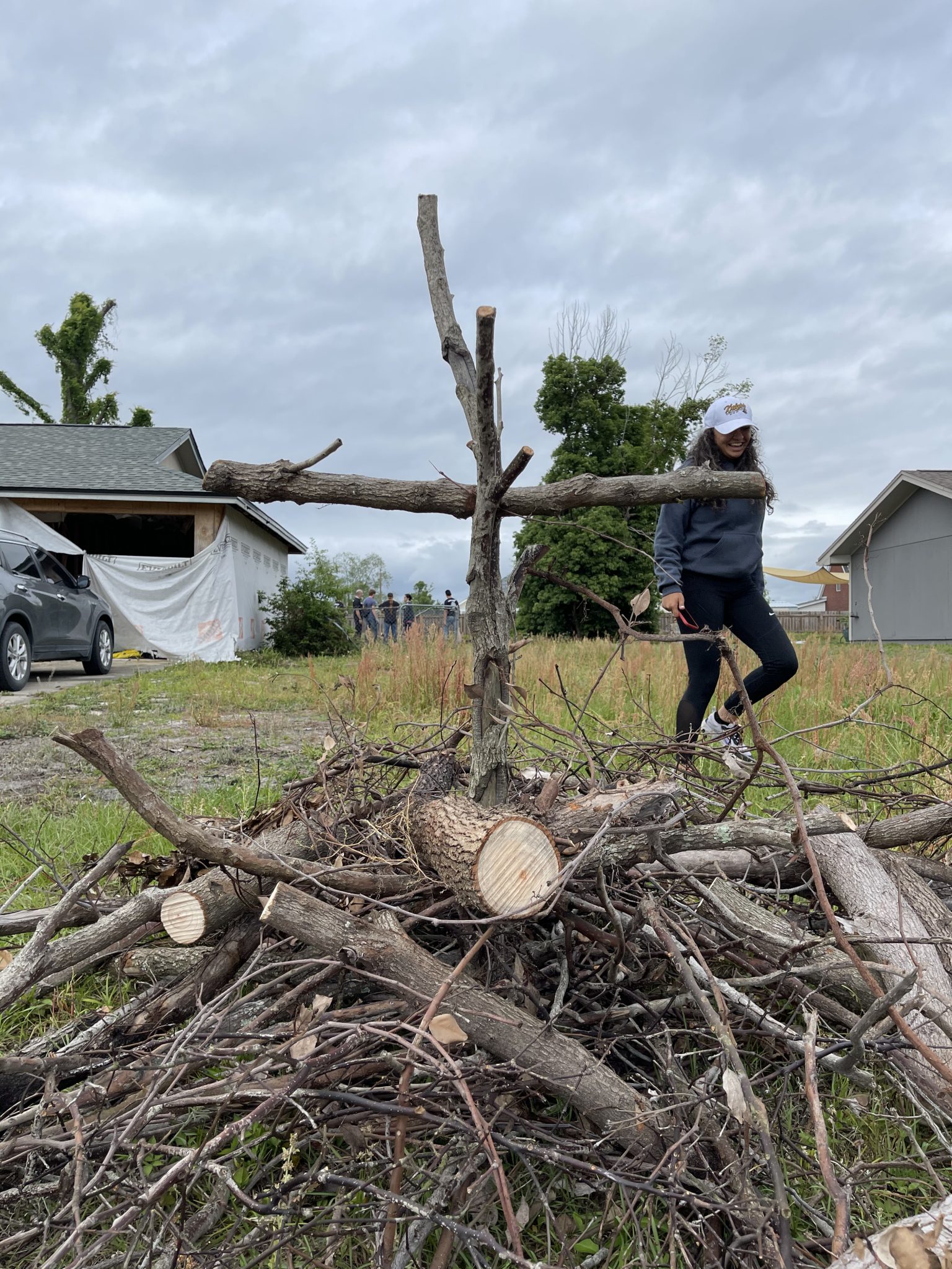 UCF ministry cleans up on spring break mission – Diocese of Orlando ...