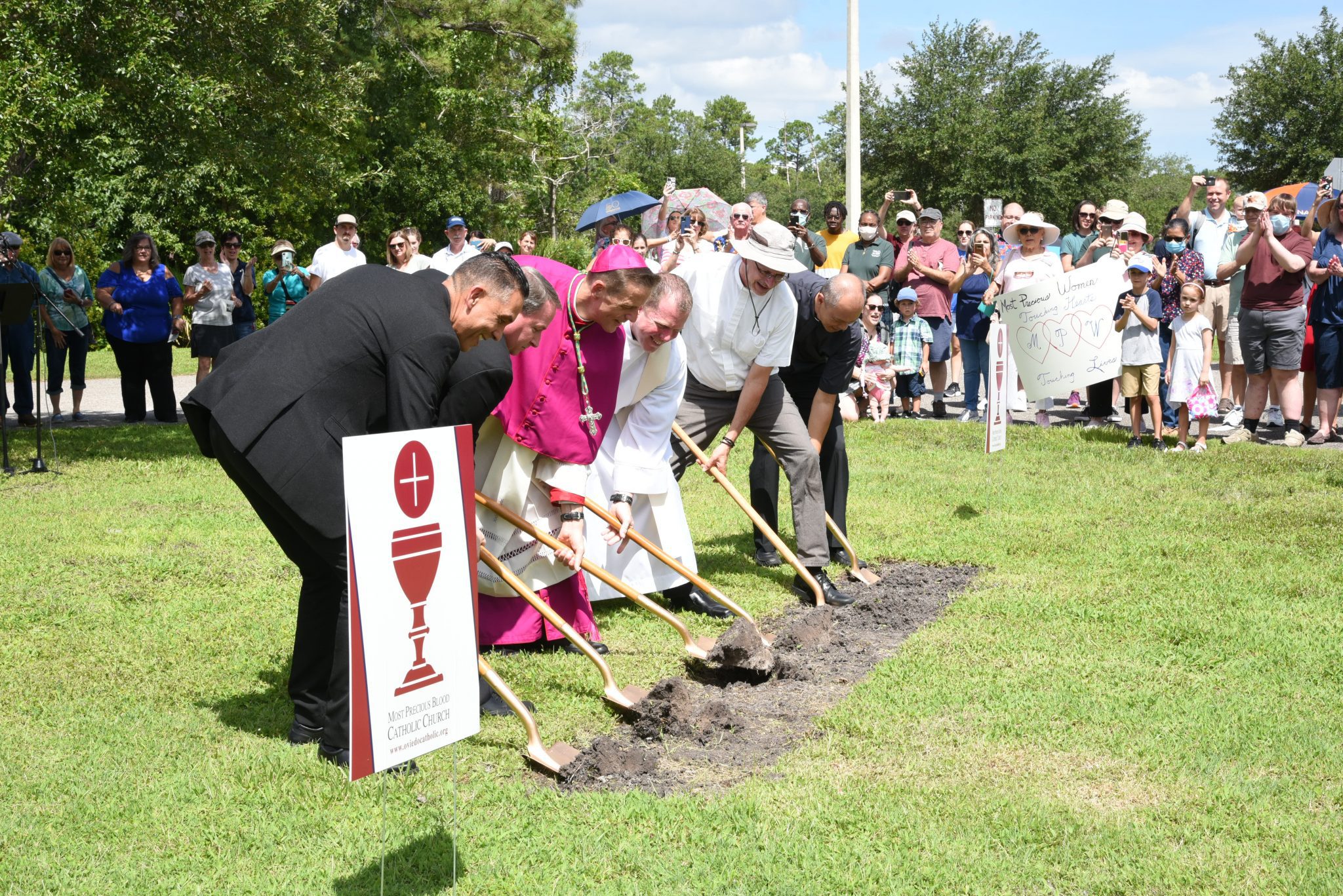 Parish breaks ground on Ministry Center – Diocese of Orlando, Florida
