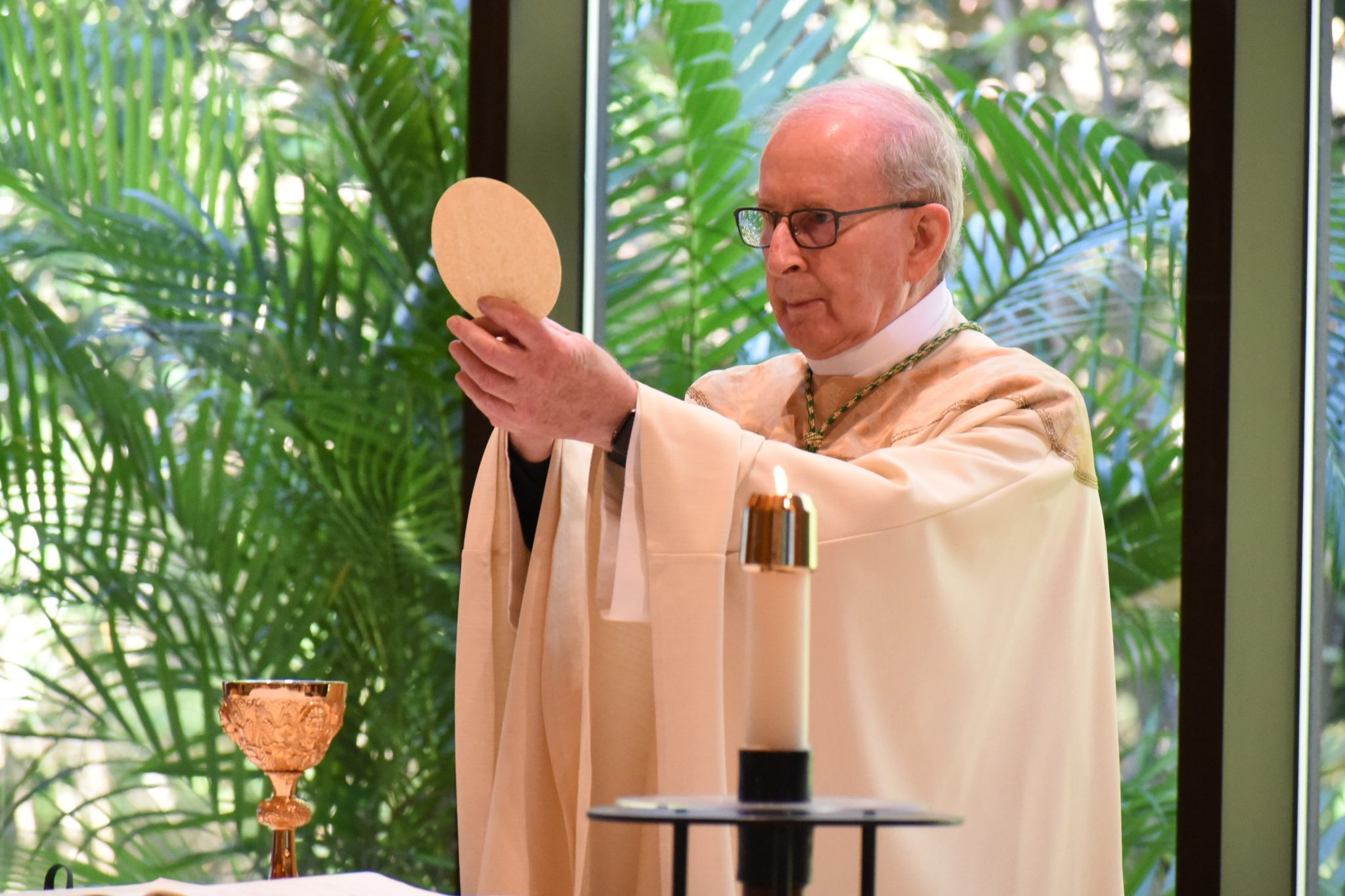 The meaning of the Mass: Christ is present in the Eucharist – Diocese ...