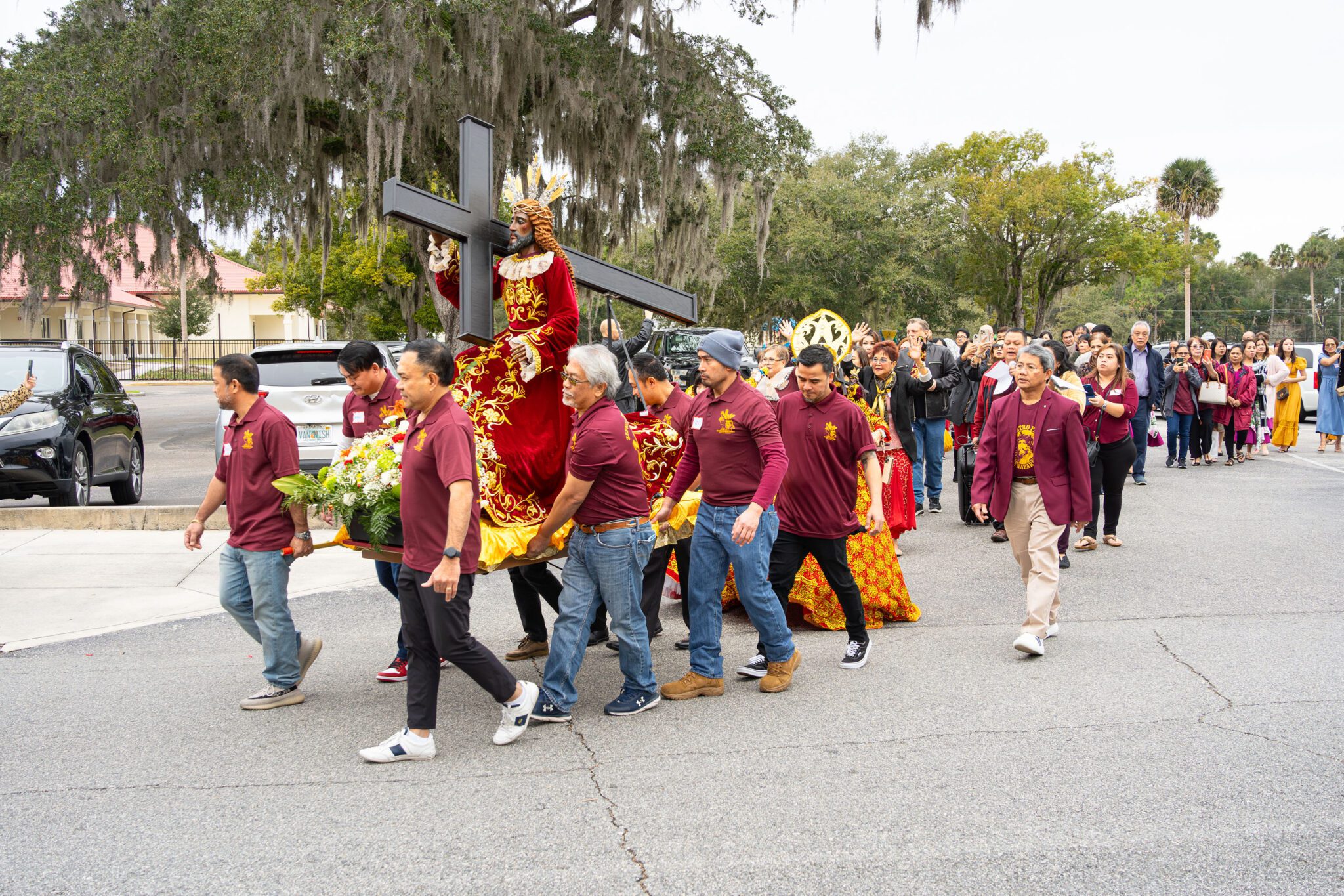 Jesus the Nazarene hails devotees from afar – Diocese of Orlando, Florida