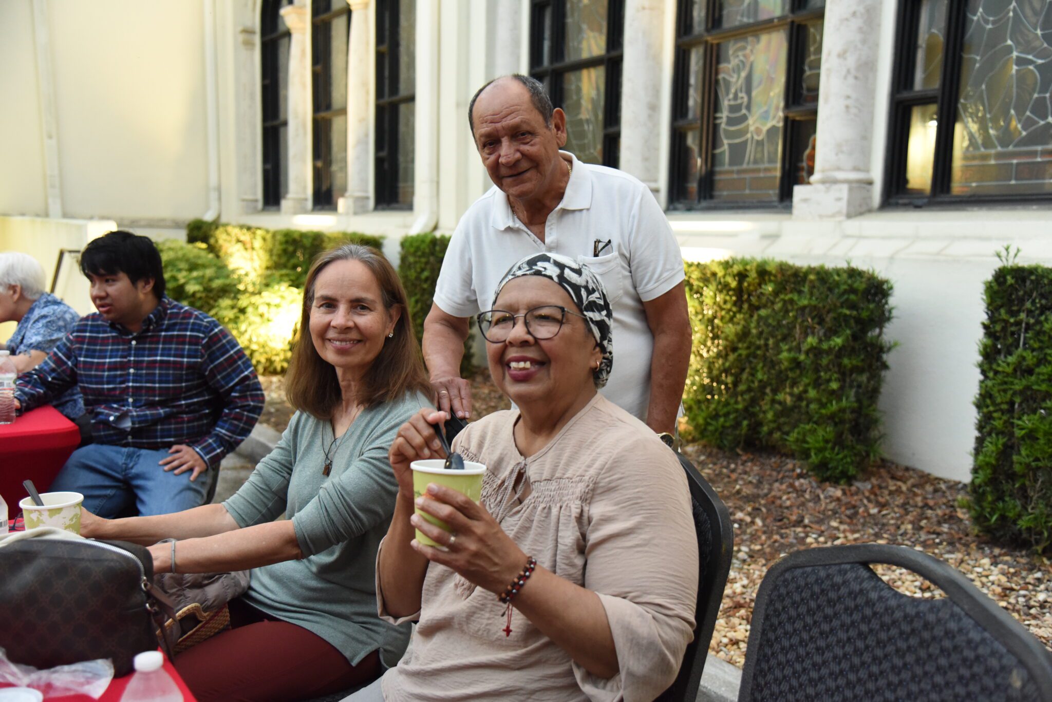 Pilgrims unite and bear the cross together – Diocese of Orlando, Florida